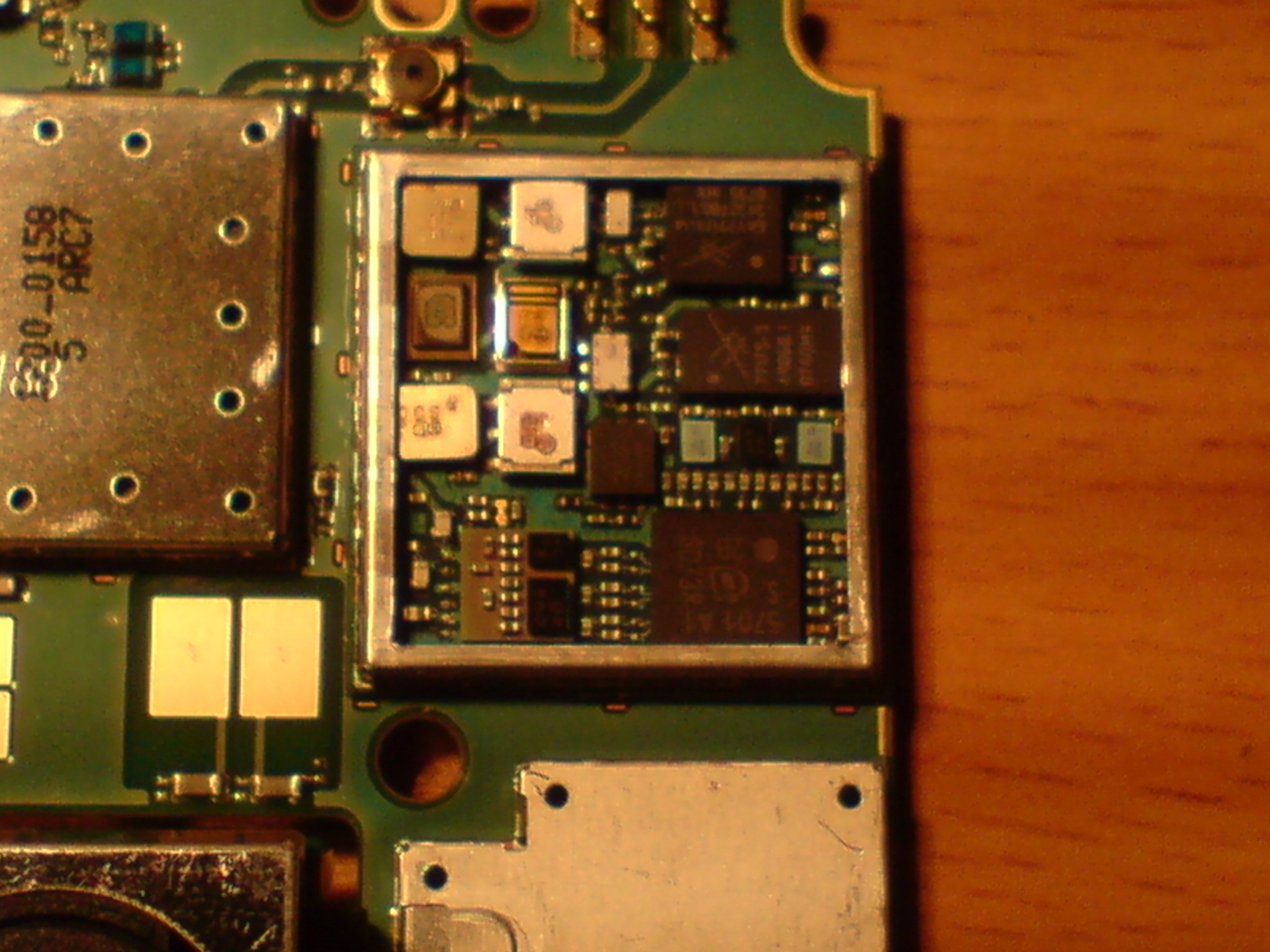 Zdjęcie płyty SE K850 - brakujący element pod górnym prawym ekranem