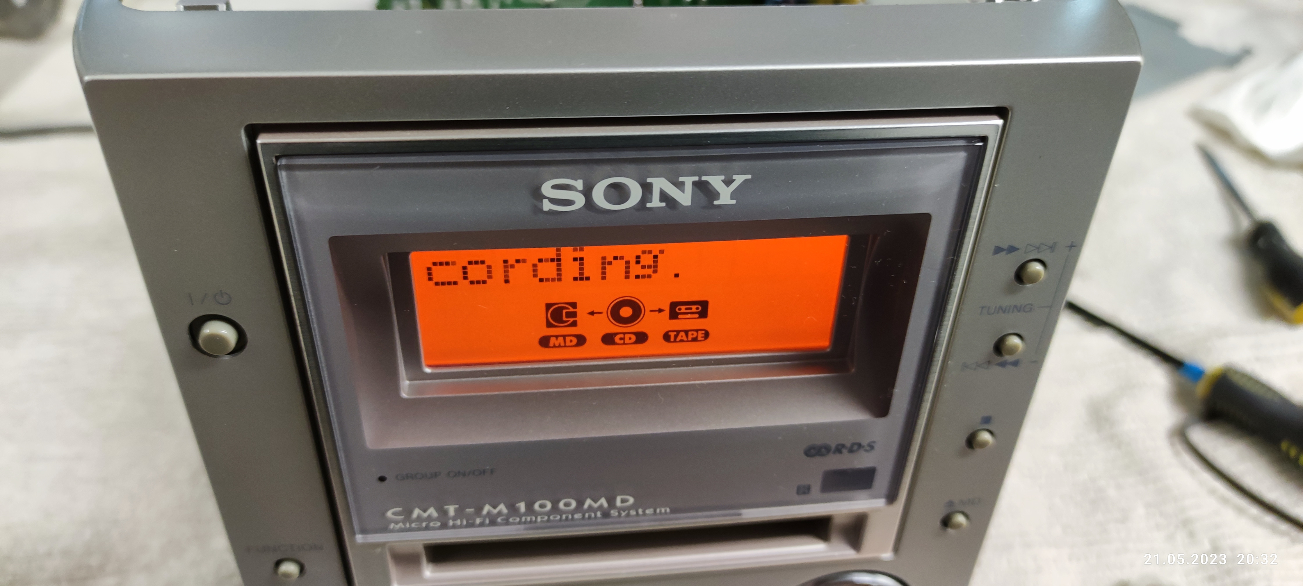 [Rozwiązano] Sony HCD M10 (CMT M100MD): Poprawa kontrastu wyświetlacza ...