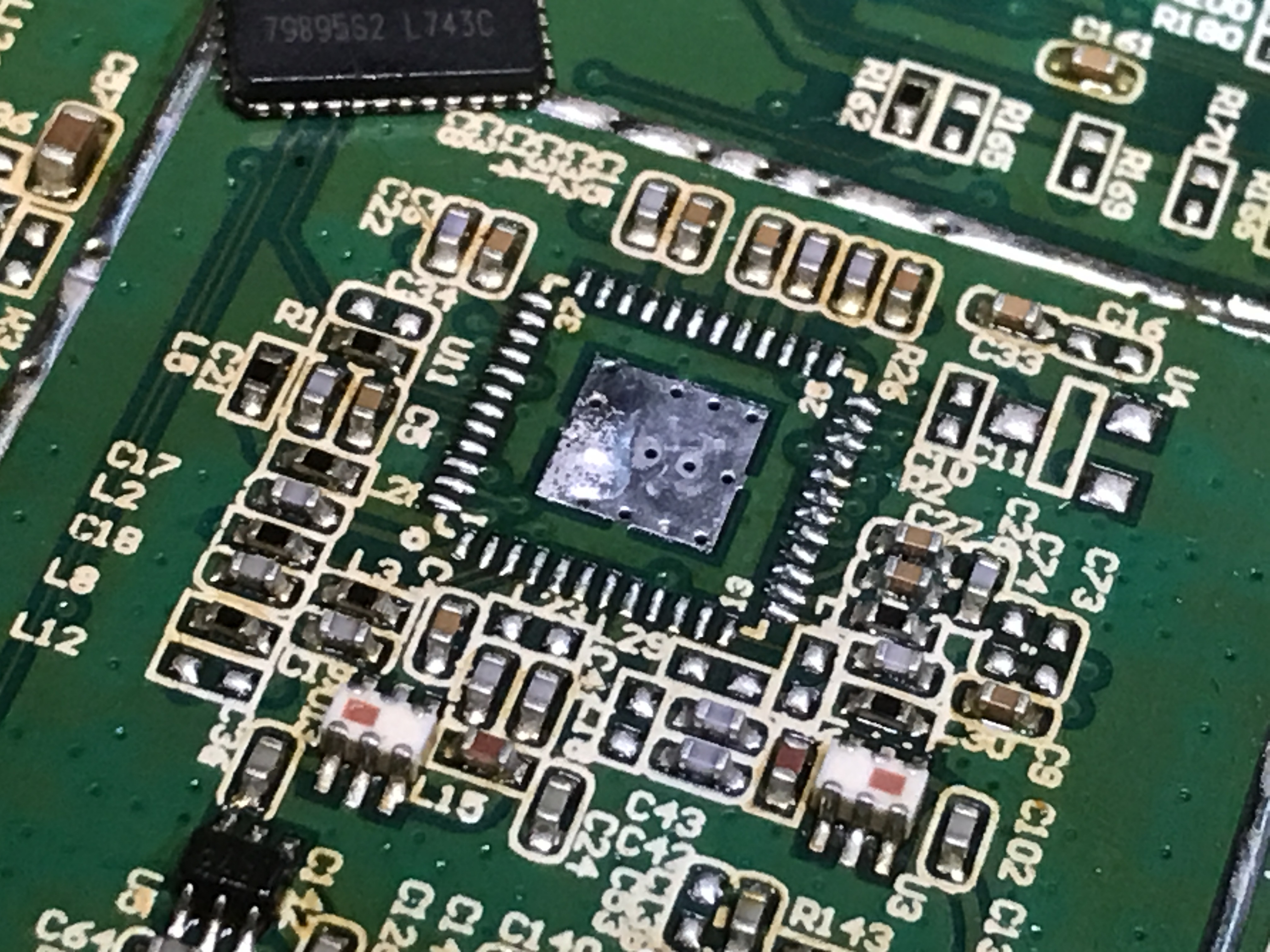 Wnętrze starego routera PANWA2204, co ze środka może się przydać w DIY