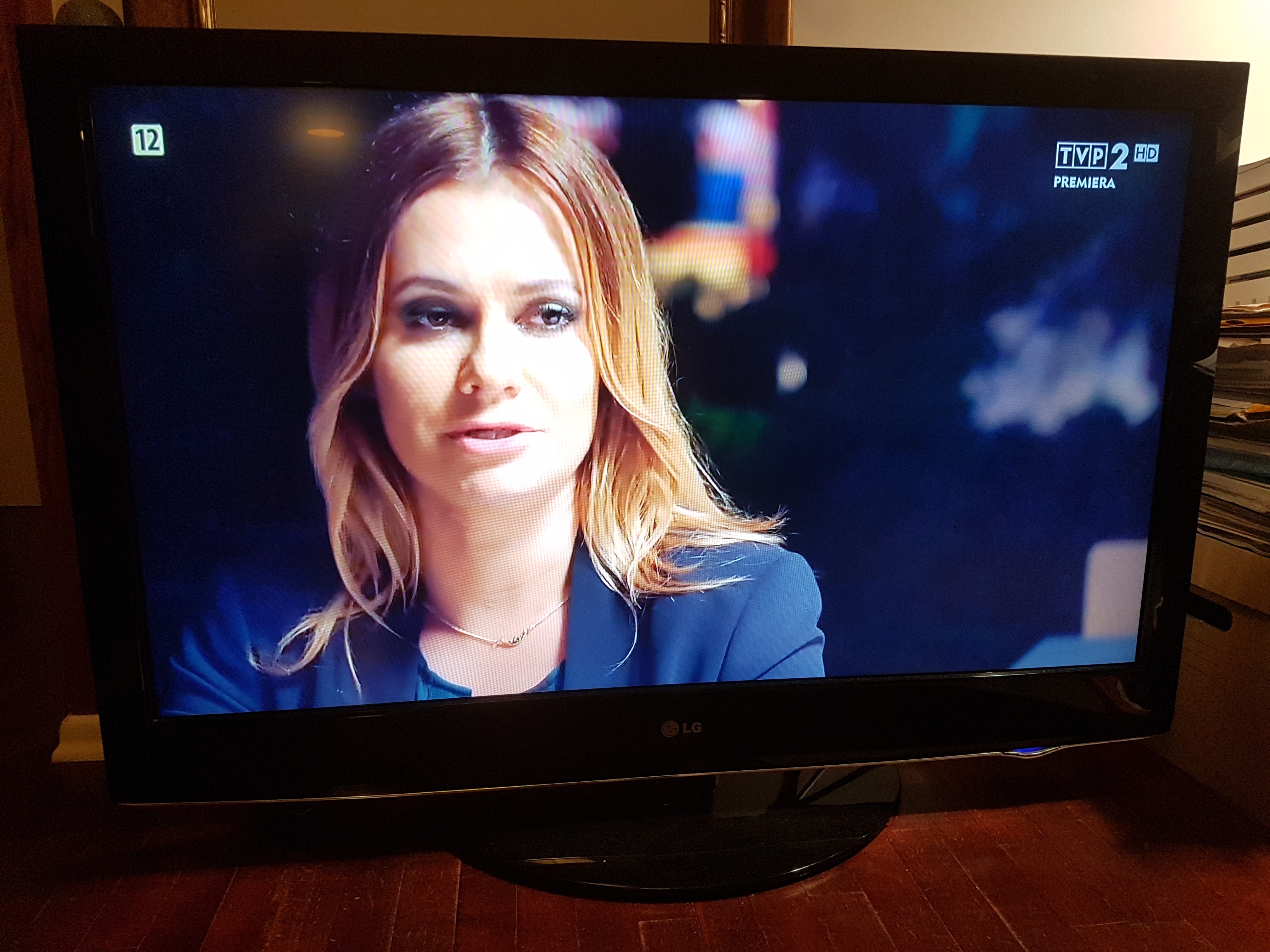 LG 42LH3000 - Telewizor wyświetla równo tylko połowę obrazu - po 10min OK
