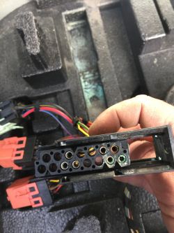 BMW E61 525 2004: Brakujące elementy w bagażniku, kompatybilność ...