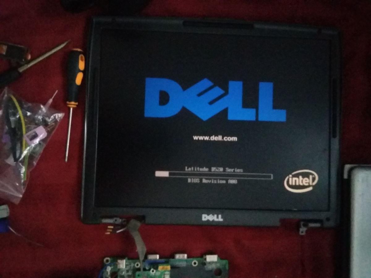 [Sprzedam] płyta główna DELL LATITUDE D520 PP17L uszkodzona włącza się