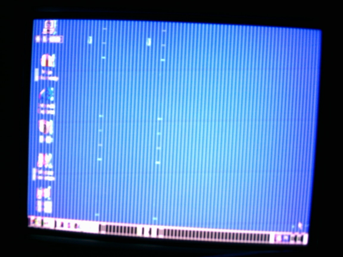 ATI Radeon R92LE - paski na ekranie po restarcie, co sprawdzić?