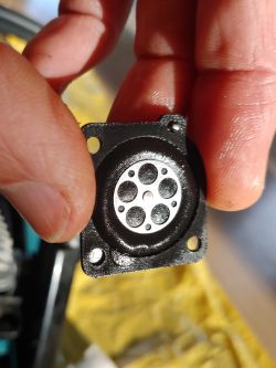 Makita ES3200S - Problem z uruchomieniem piły spalinowej.