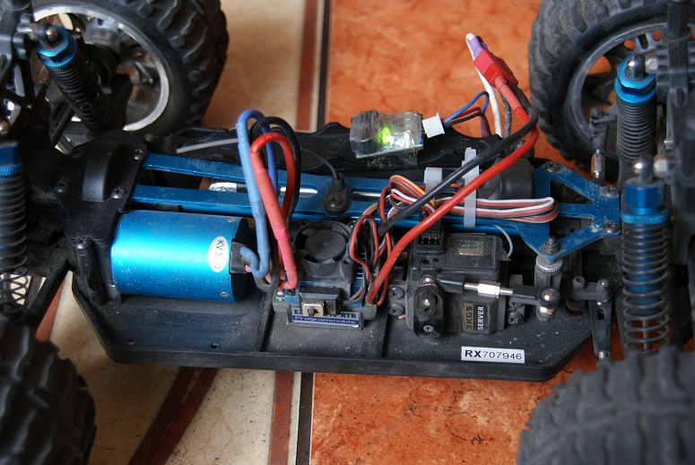 EZRUN-S10 RTR - Dioda SS14 pali się przy podłączaniu pakietu, regiel ...