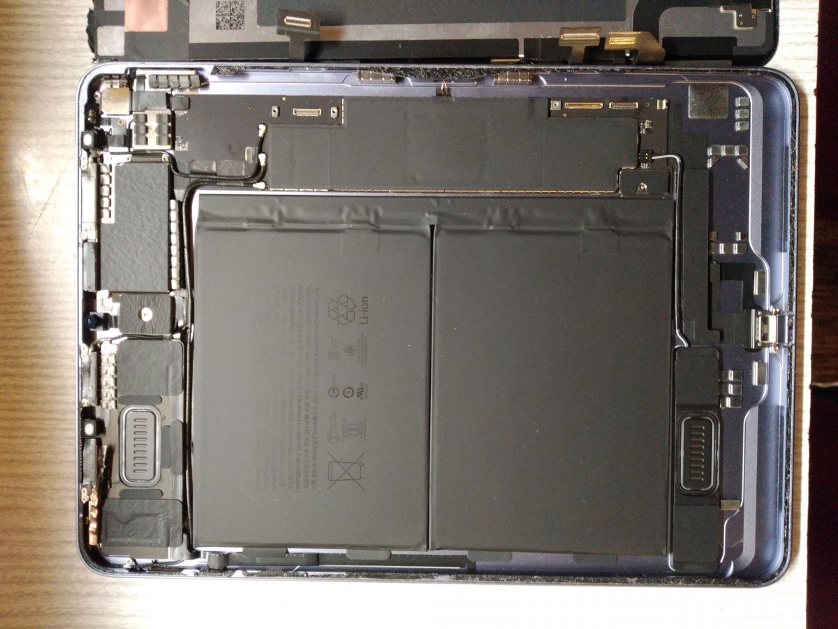 ipad air 5th gen. - a2588 - wnętrze, wyświetlacz, foto do wglądu