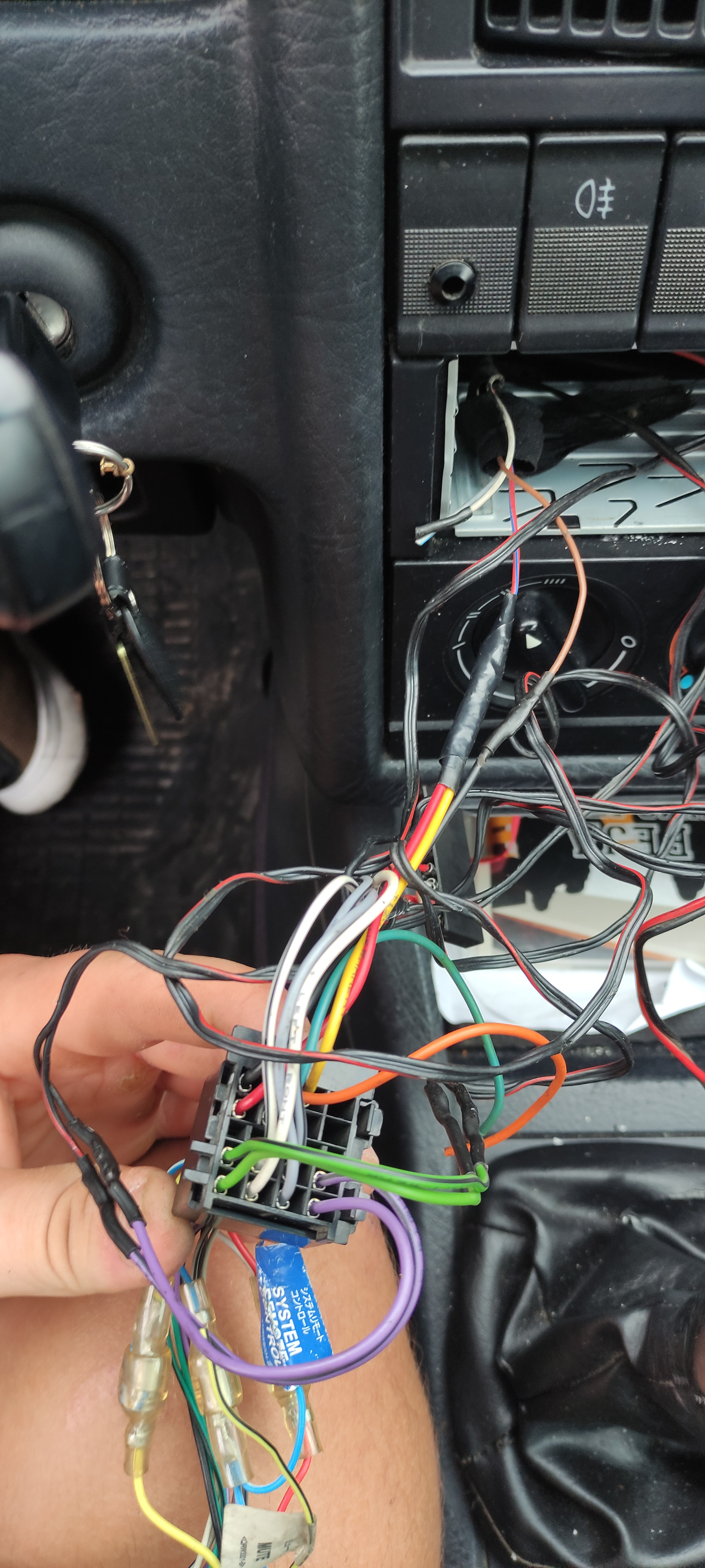 Audi 80 radio 2 odpięte kable czy tak mają zostać - elektroda.pl