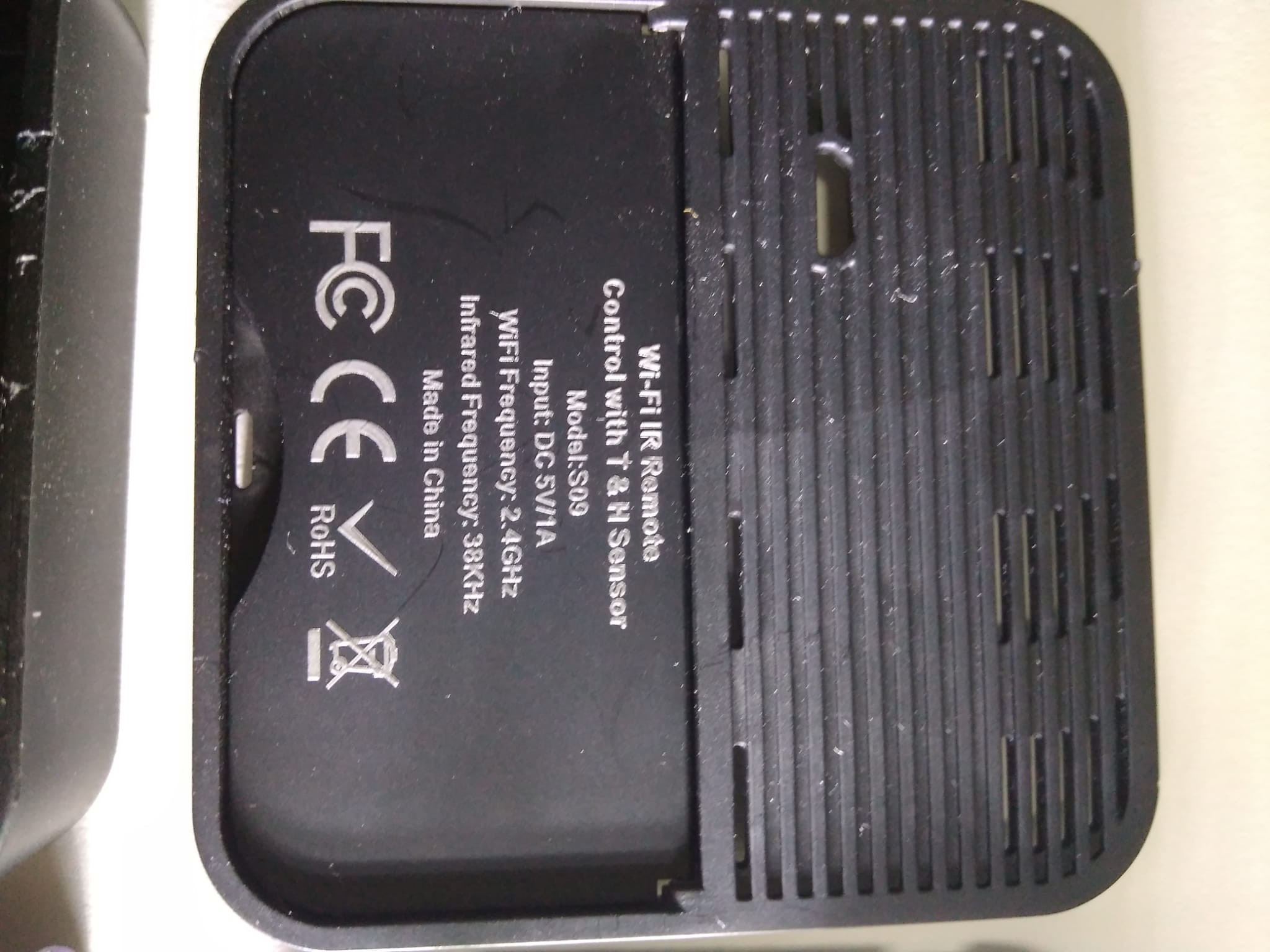 Teardown of the TH06 clock/thermometer/hygrometer and UART reverse ...