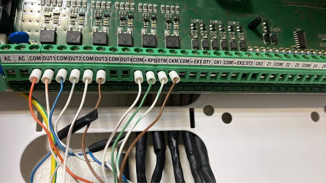 Podłączenie czujek Bosch ISC-BPR2-W12 do centrali Satel Integra 64 ...