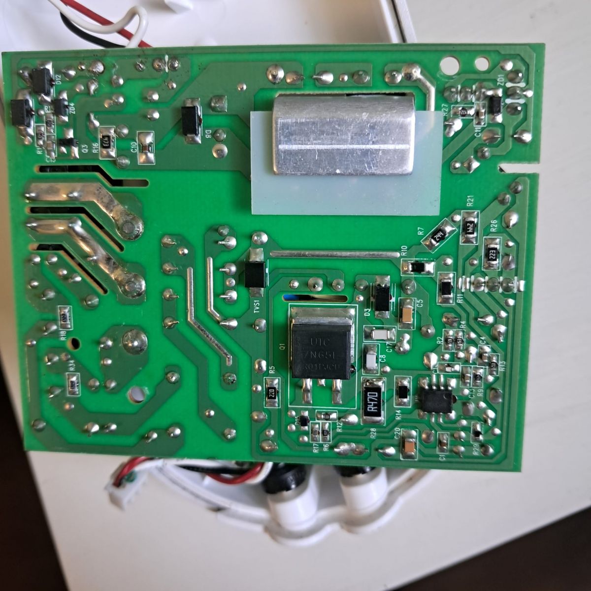 Jak podłączyć oprawy LED? Trzy przewody: czerwony, czarny, biały - 2