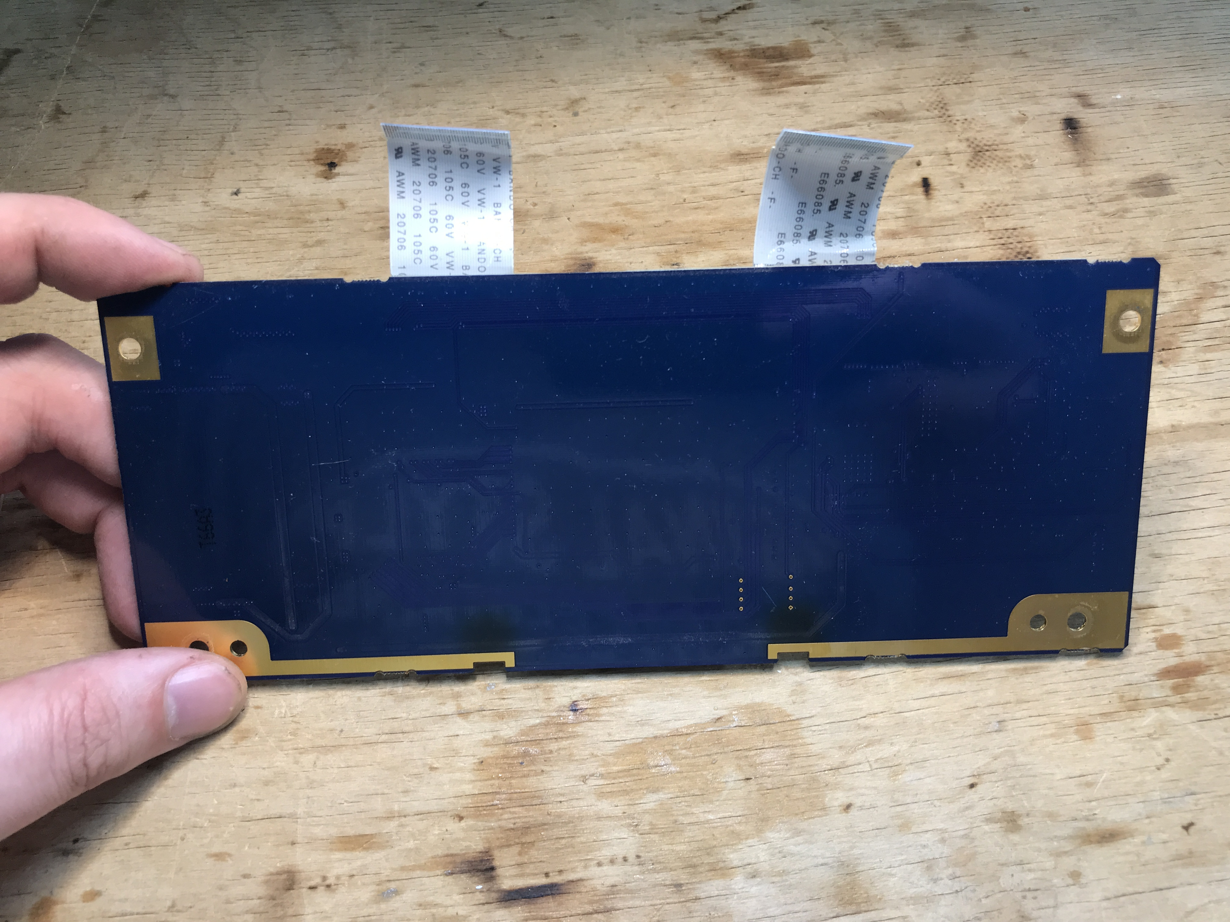 The inside of an old LG 32LC41 - what can be recovered from the inside ...