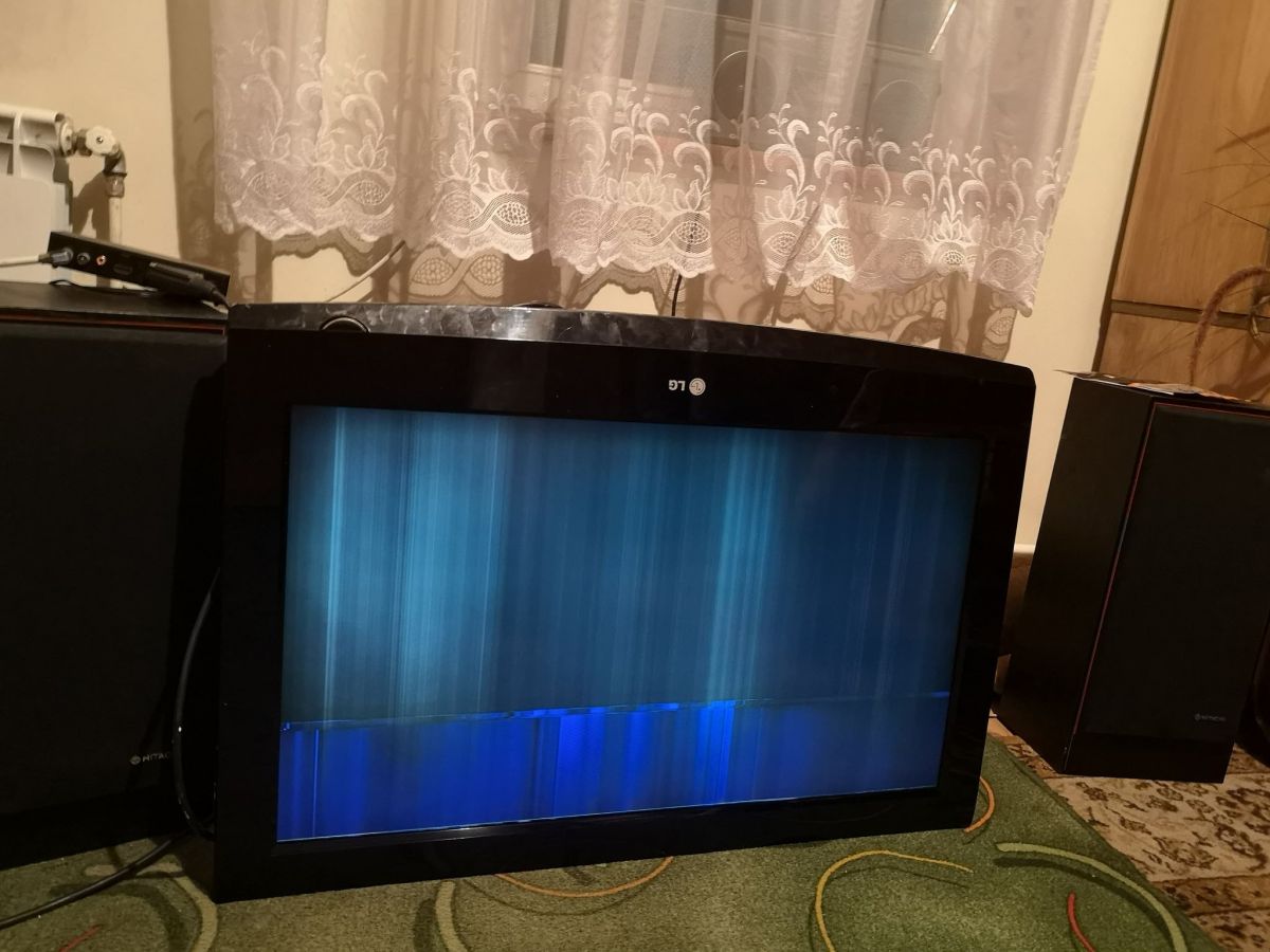 Telewizor LG 32LG2100 - zmiana barw, brzęczenie, możliwa usterka elementu na płycie głównej