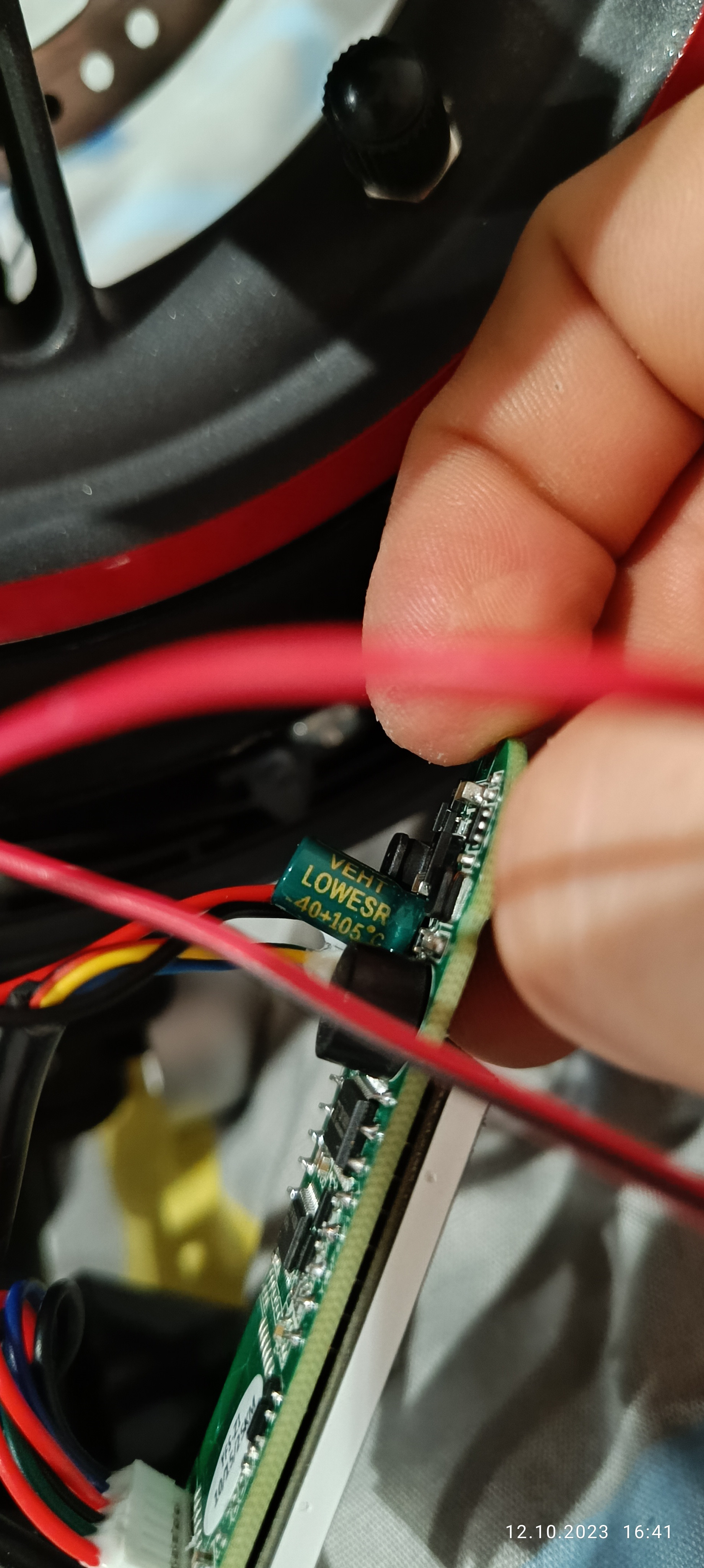 Hulajnoga X11, klon Xiaomi M365: Moduł Bluetooth na wyświetlaczu YouFs ...