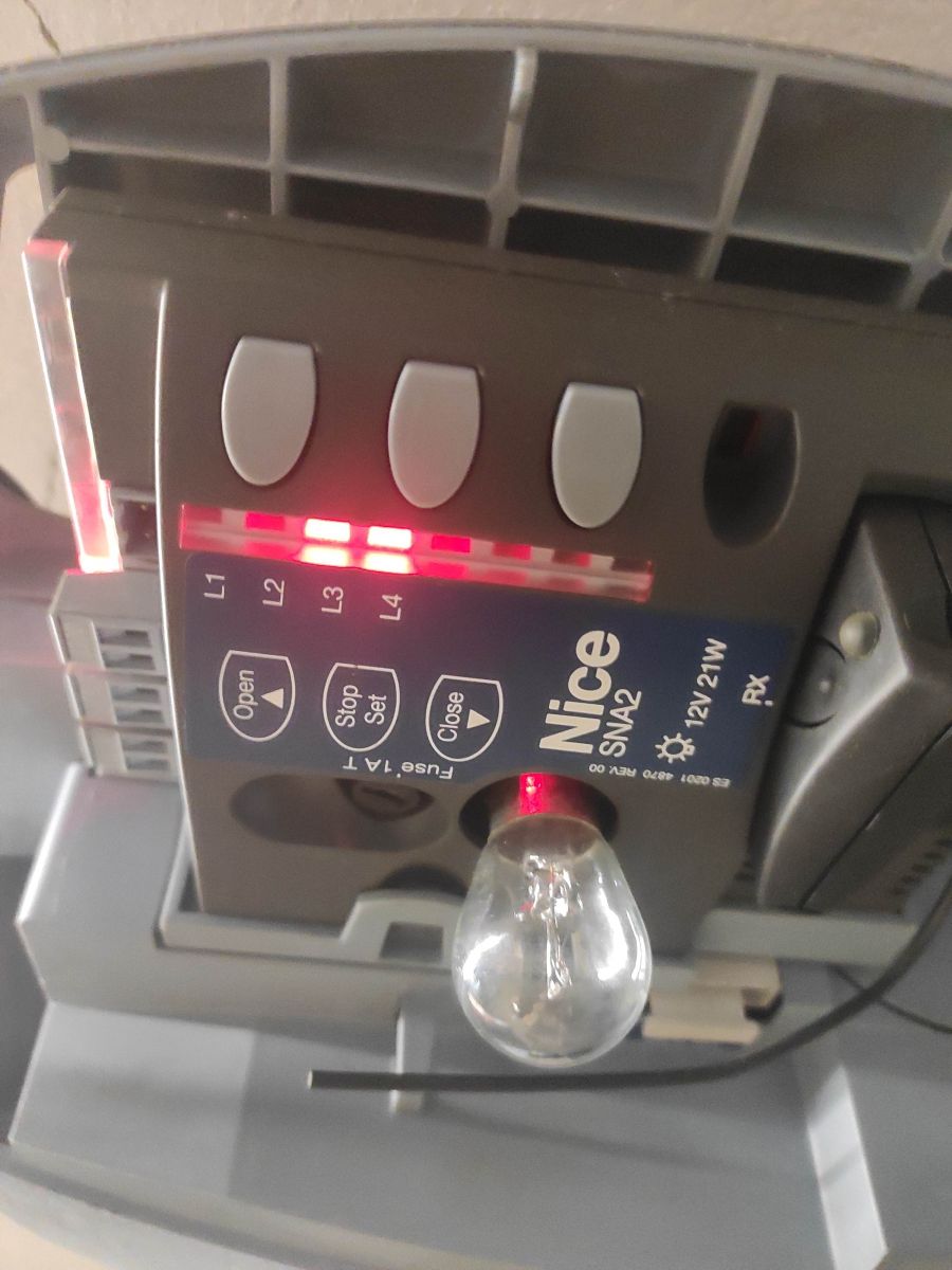 Brama garażowa Nice Spin sna2 - niekompletne zamykanie i błąd ogranicznika mocy silnika