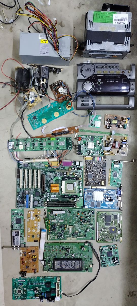 [Oddam] Rezerwacja. Zestaw płytek z demontażu i urządzeń ...