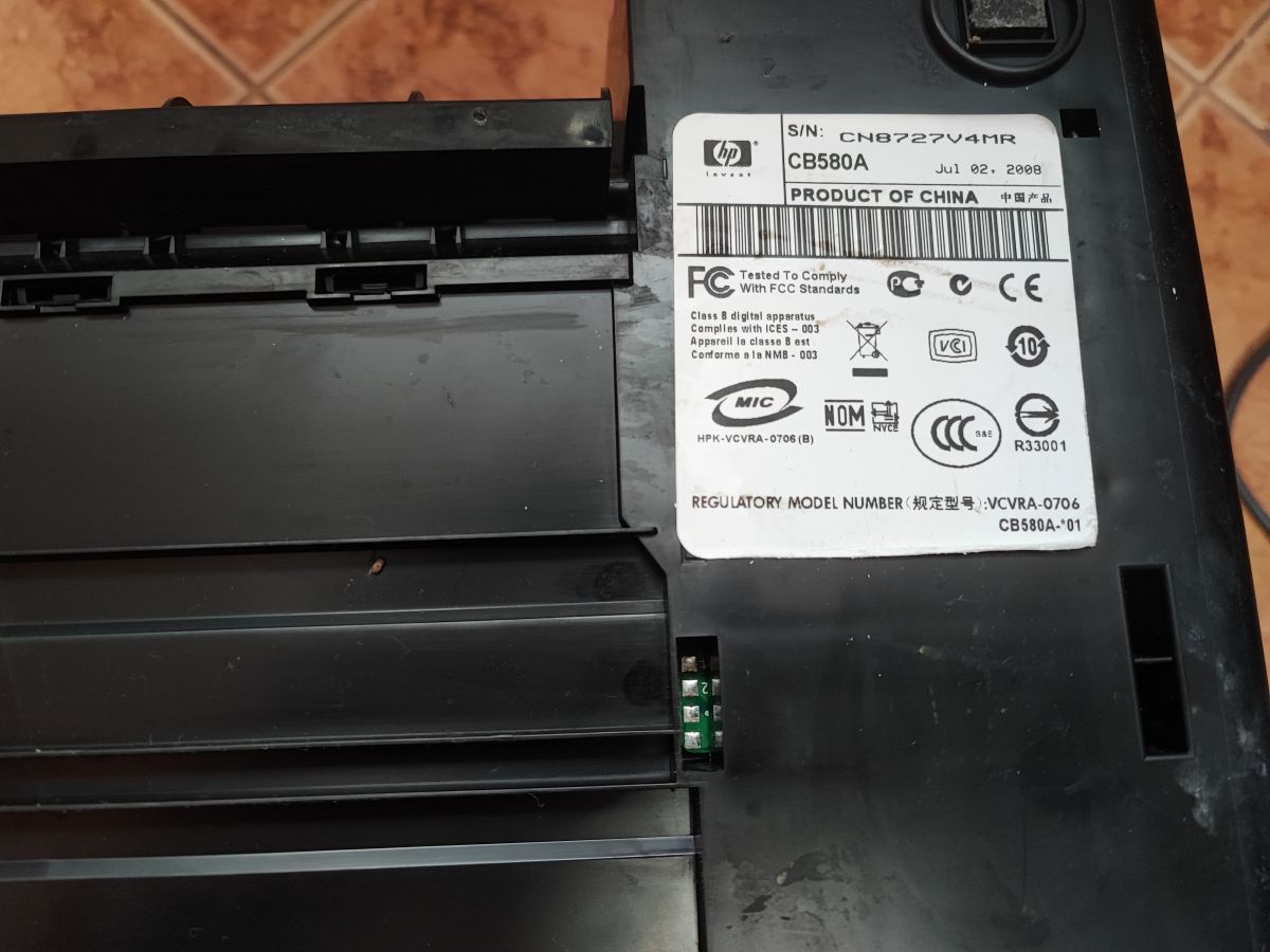 Wnętrze drukarki HP Deskjet F4180 - ile silników krokowych jest w środku?