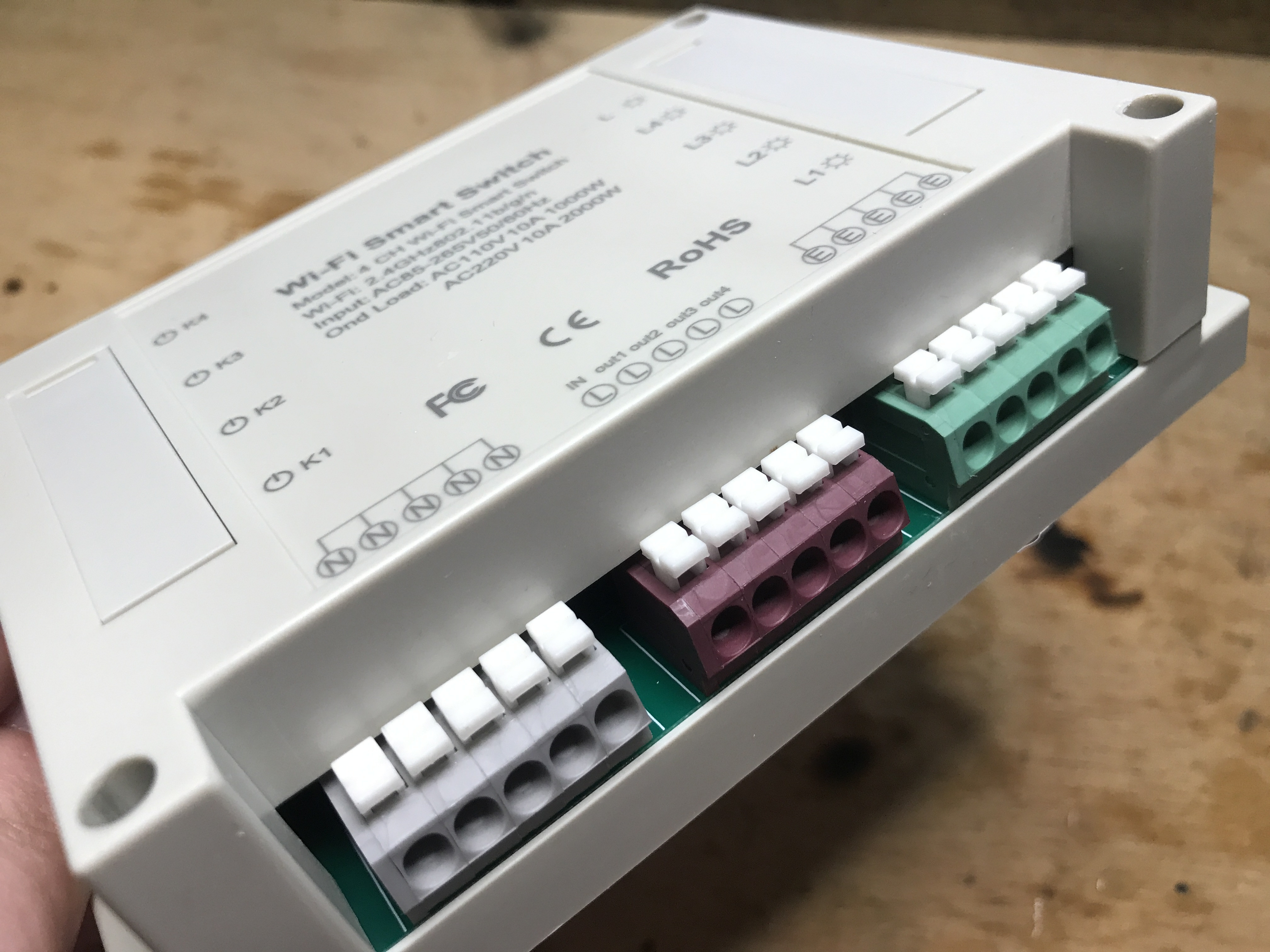 Four-channel relay controller Tuya WiFi SmartLife 4CH 10A [schematic]