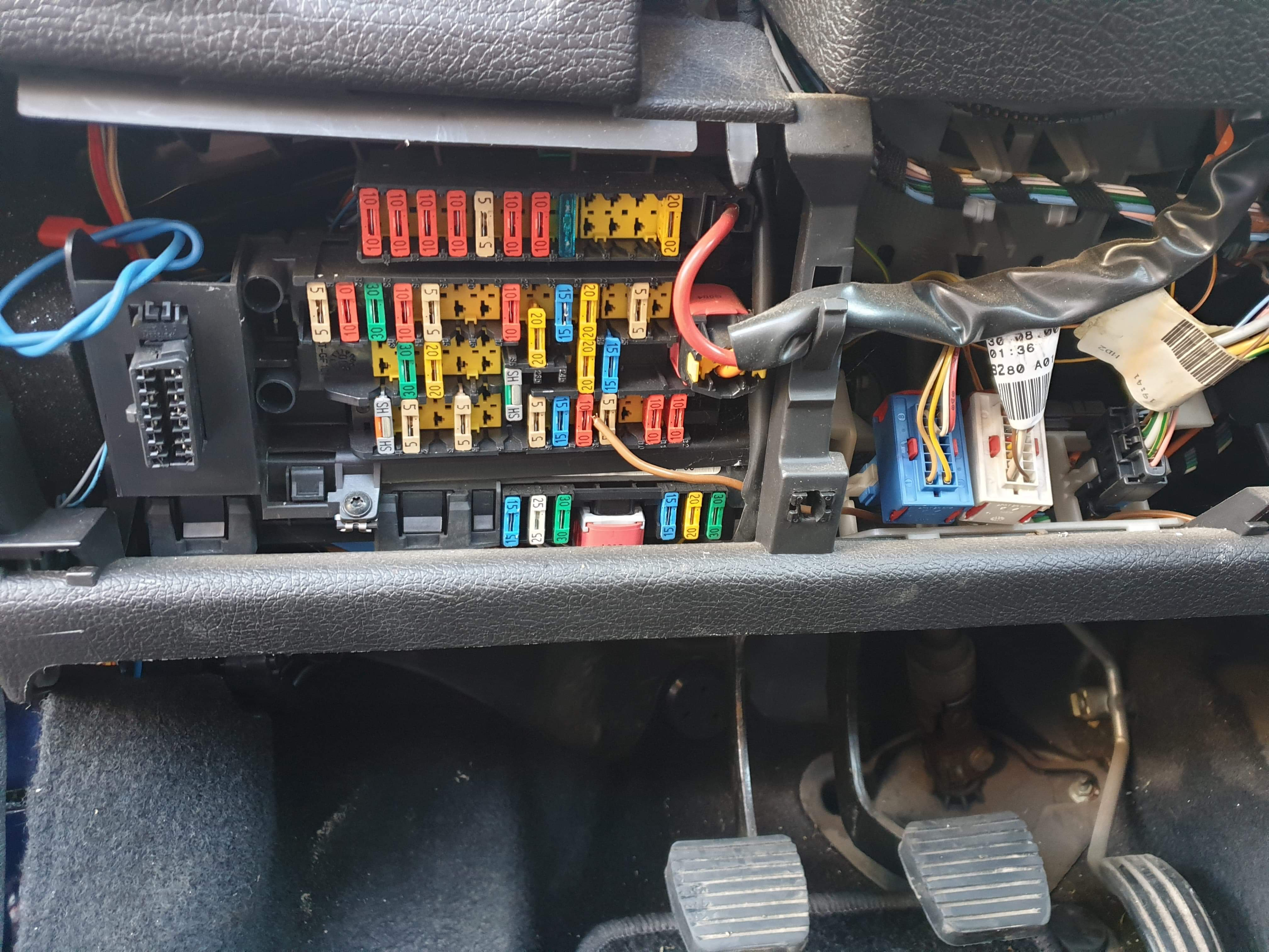 Bezpiecznik Od Kontrolek wiate Peugeot 206 Desky Bezpiecznik Od Kontrolek wiate Peugeot 206 Desky