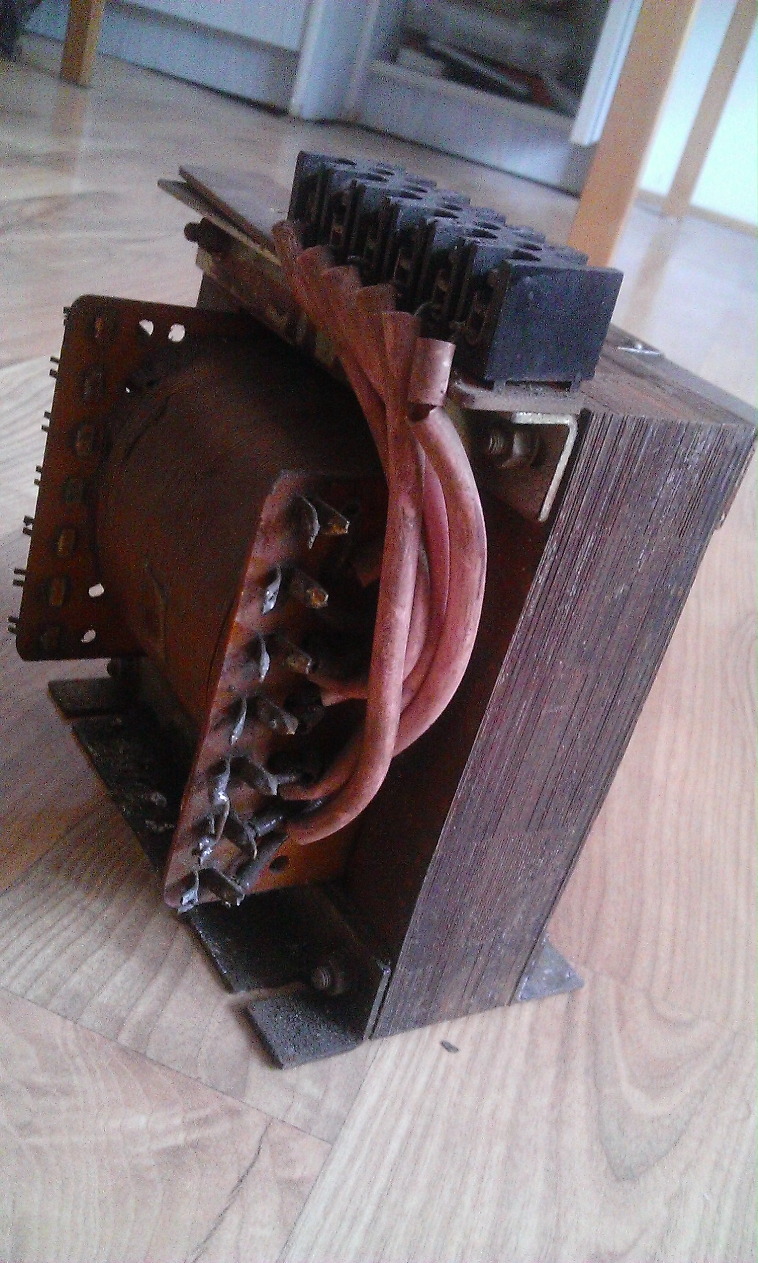 Schemat wyprowadzeń transformatora Bester TC44-1501-336 - opis pinów