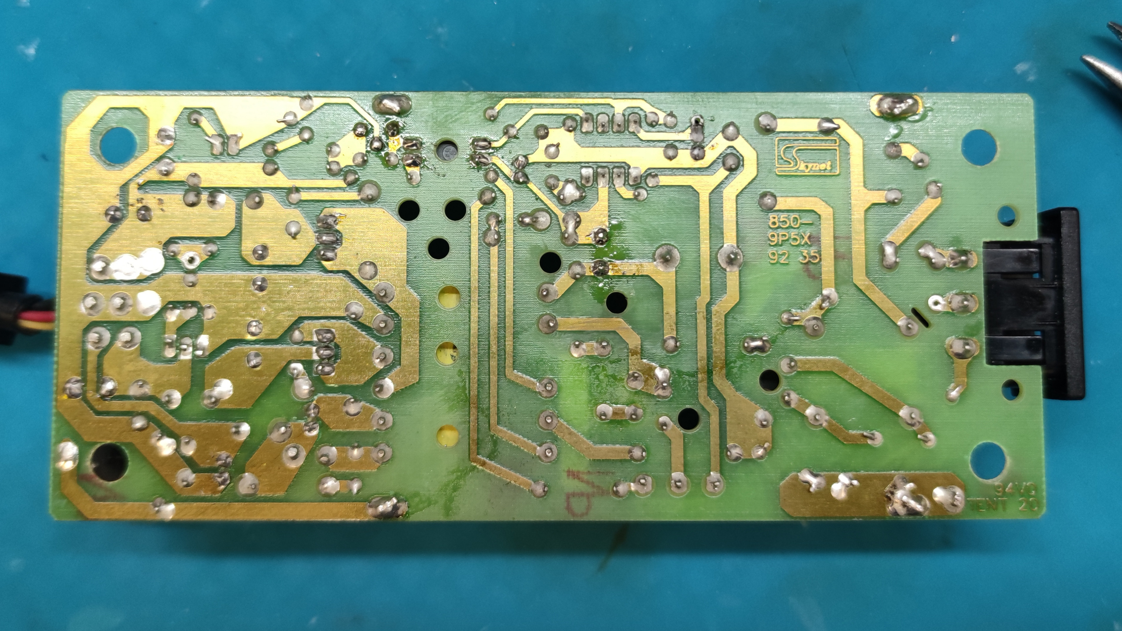 [Rozwiązano] Zasilacz Skynet SK8085 - niestabilne napięcia, mrugająca dioda