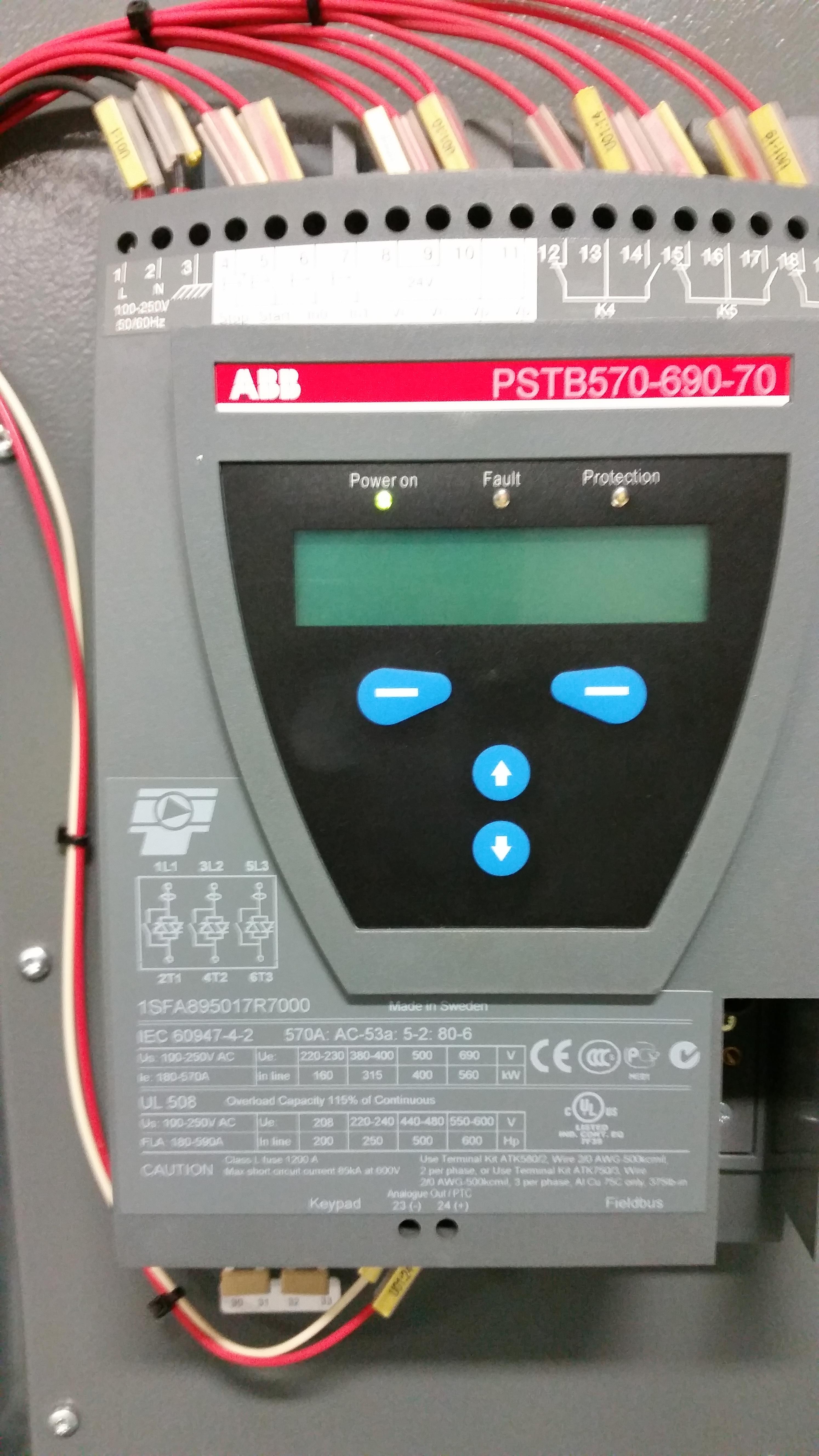 Czy odłączać przewody silnik-softstart ABB PSTB570-690-70 przy teście izolacji?