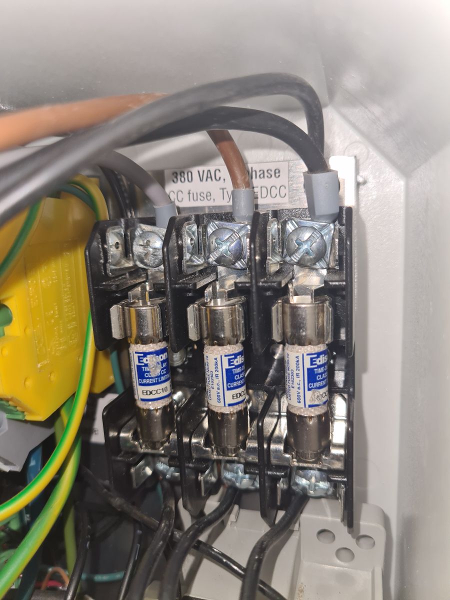 Wymiana wkładek bezpiecznikowych Eaton EDCC10, 10A 600V na typ CH10 ...