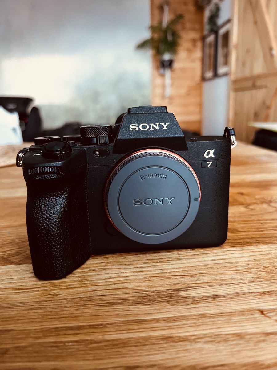 [Sprzedam] Sprzedam Sony A7 IV 4 ILCE-7M4 Body przebieg 7525 zdjęć.
