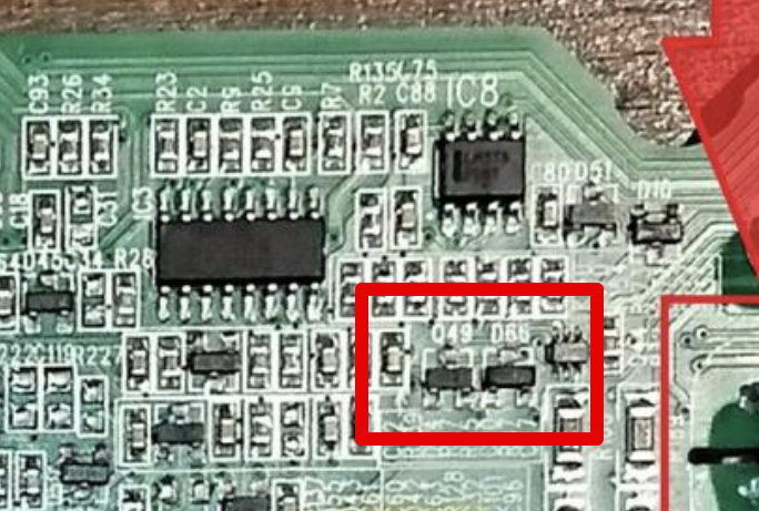 UPS APC Back-UPS Pro 900 - Błąd F06 i wypalone elementy, co to za części?