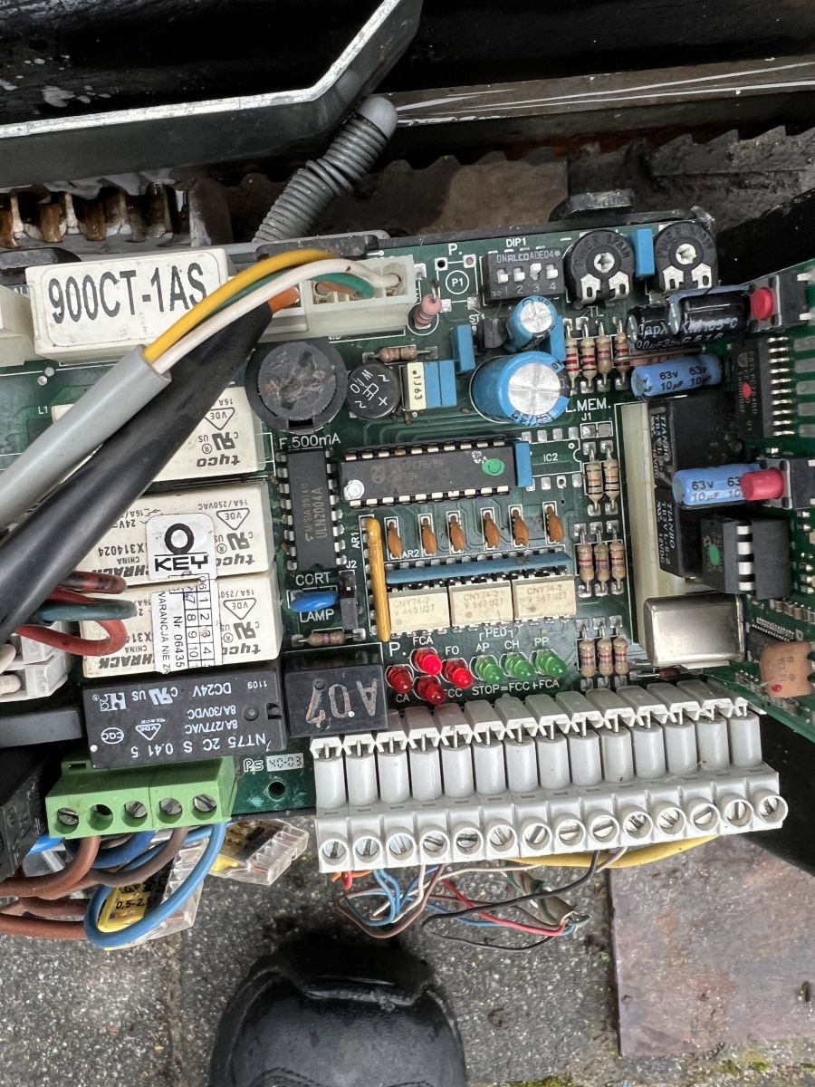 Napęd bramy Key 900ct - regulacja siły na powrocie bramy