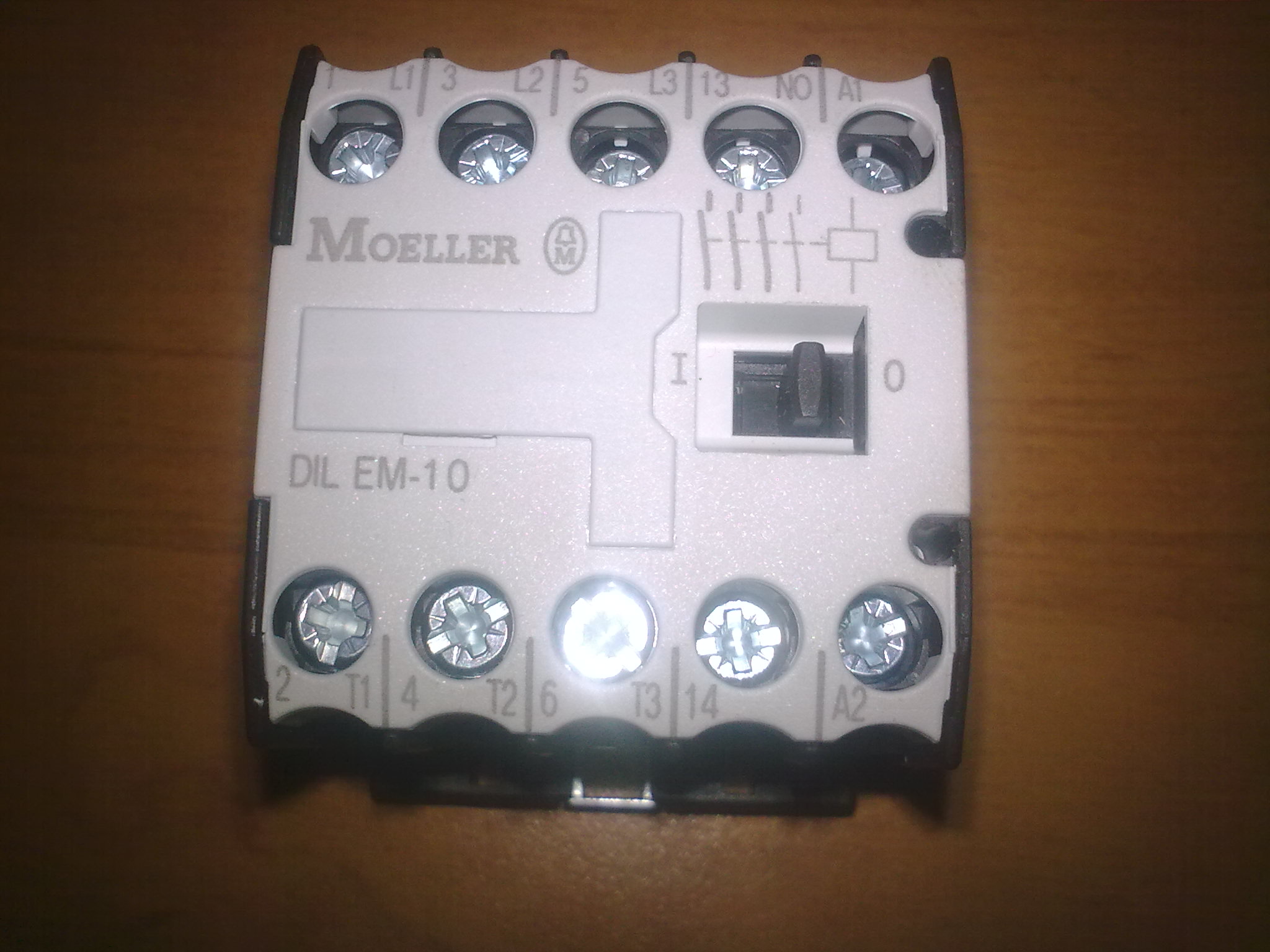 Moeller DILEM 10 - Jak rozpoznać rodzaj cewki i poprawnie podłączyć?