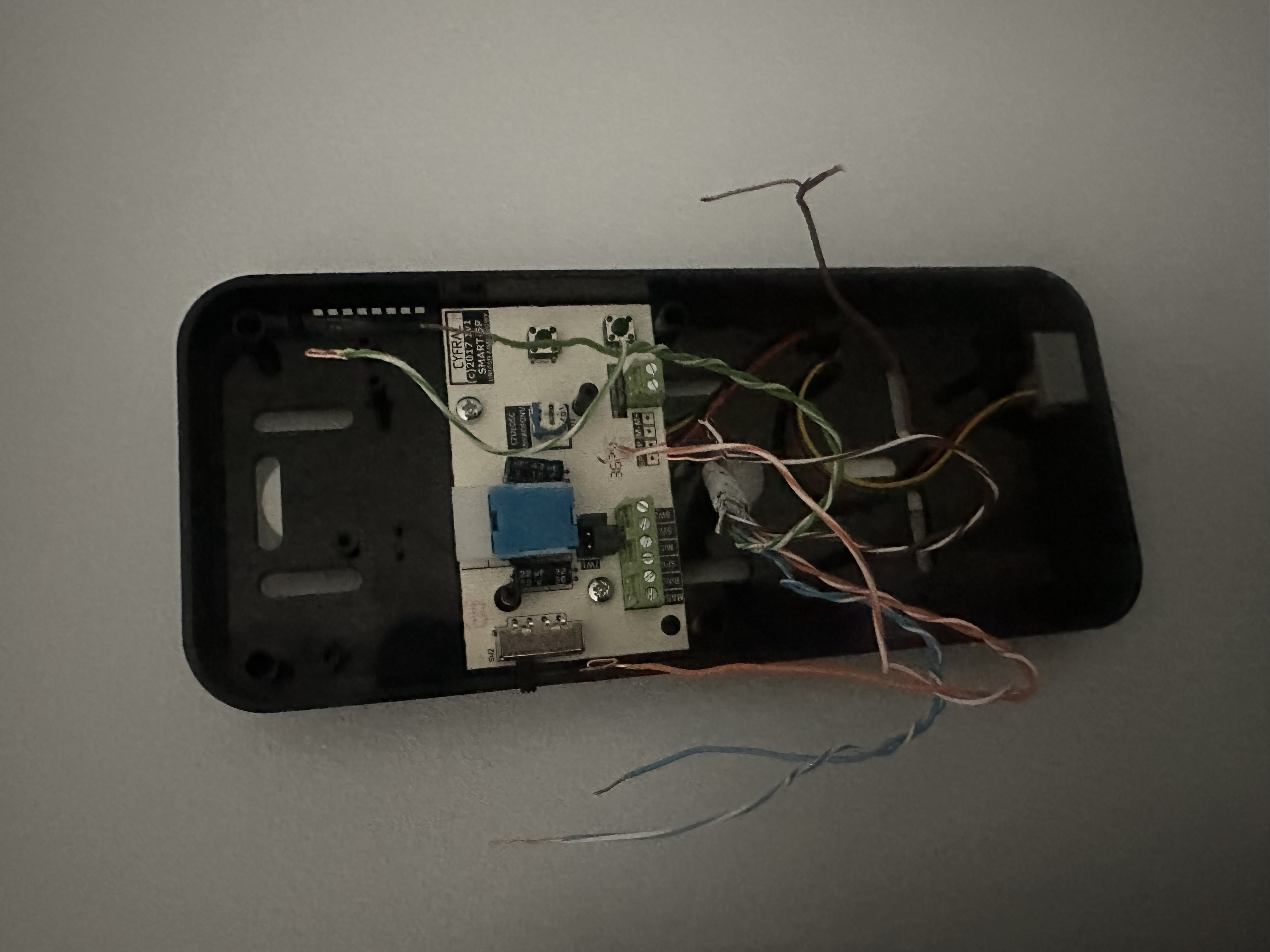 Podłączenie domofonu Cyfral 5P - jakie kable do których złączy?