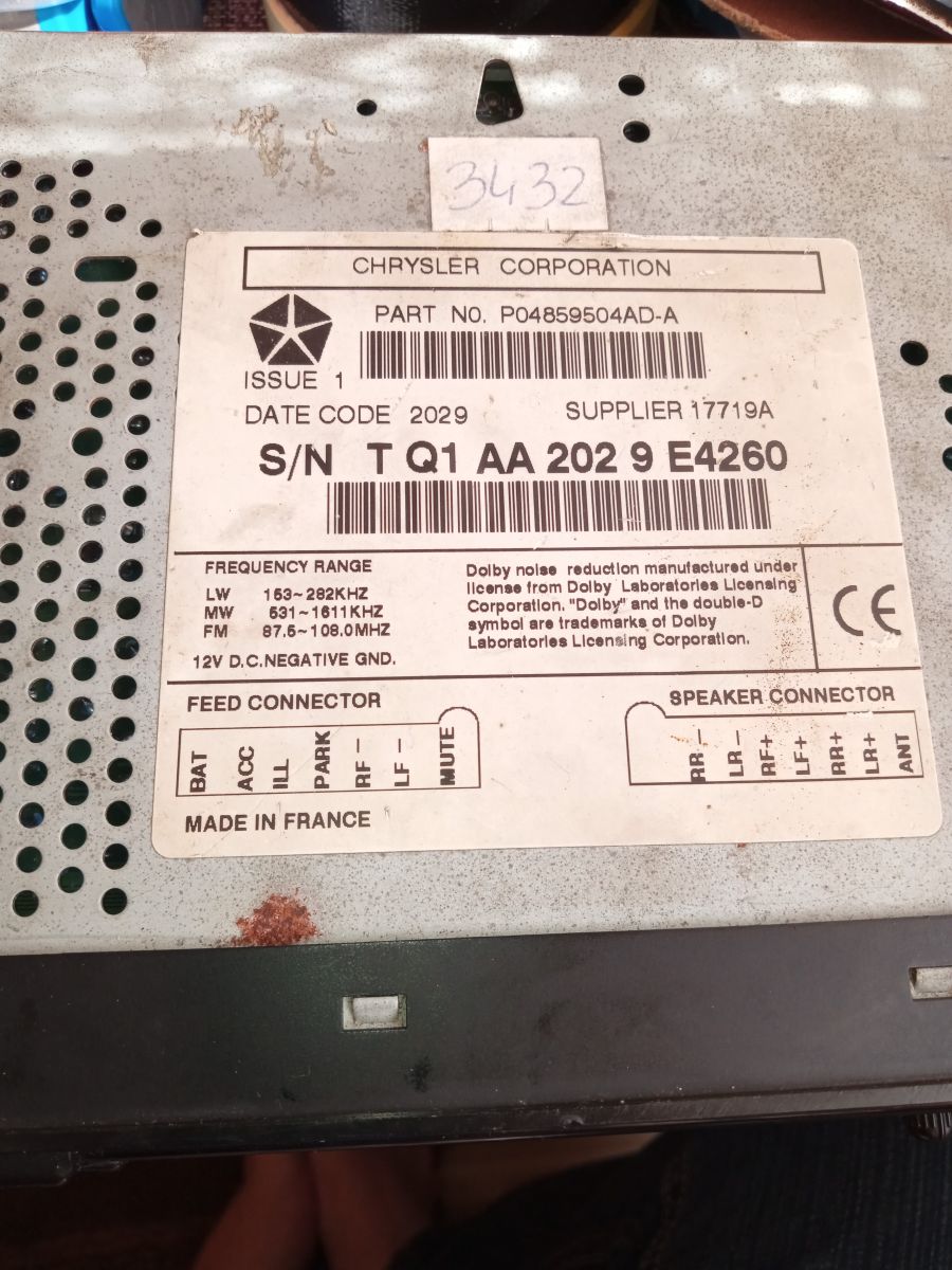 Radio z magnetofonem Chrysler Supplier. Jak załączyć dodatkowy sygnał ...