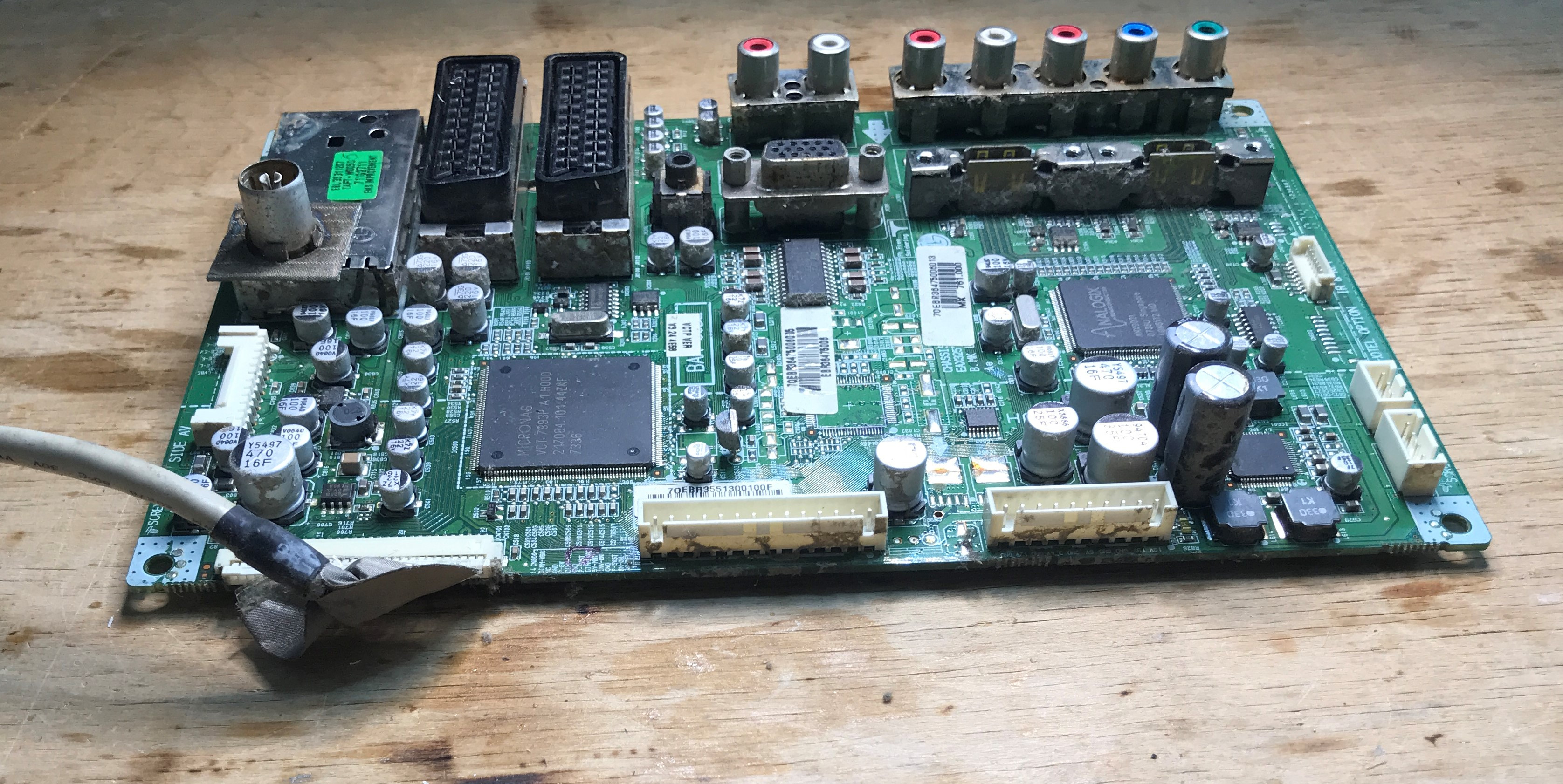 The inside of an old LG 32LC41 - what can be recovered from the inside ...