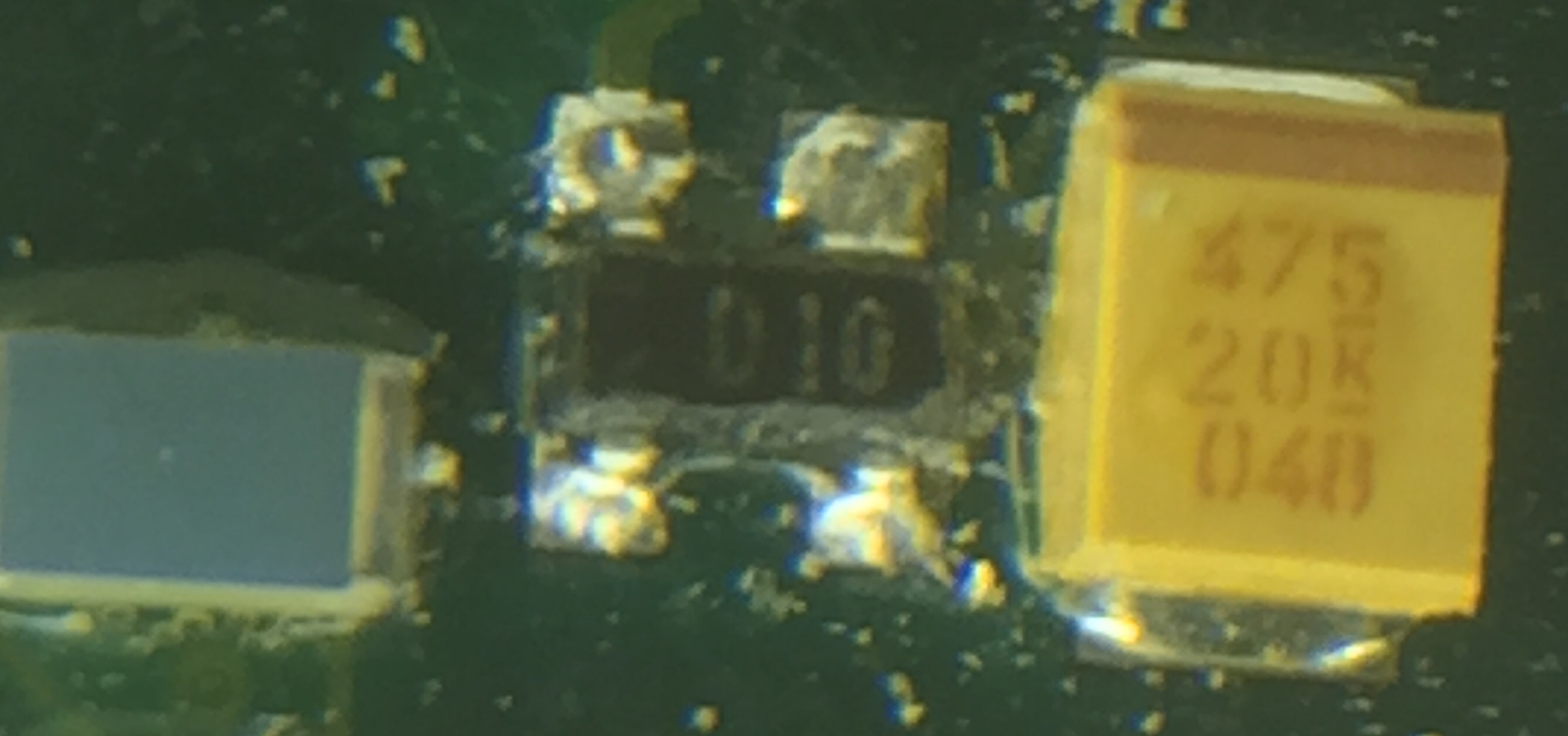 Element smd z oznaczeniem D10 w Agilent Heartstream XL