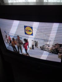 Loewe Calida 5155 E3000 - Jak usunąć poziome pasy na ekranie?