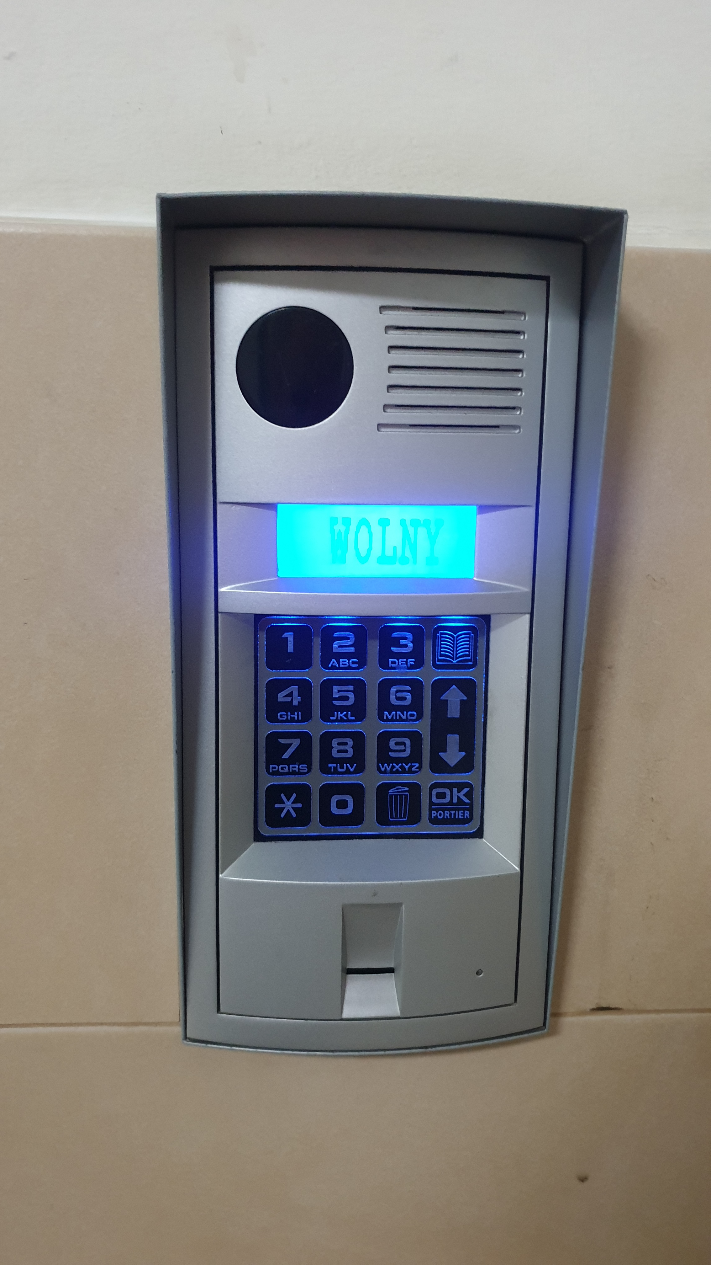 [Rozwiązano] Jak podłączyć domofon Cyfral Smart D z 4 żyłami w ścianie?