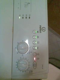 Indesit witp 82 - Po włączeniu do gniazdka migają wszystkie diody