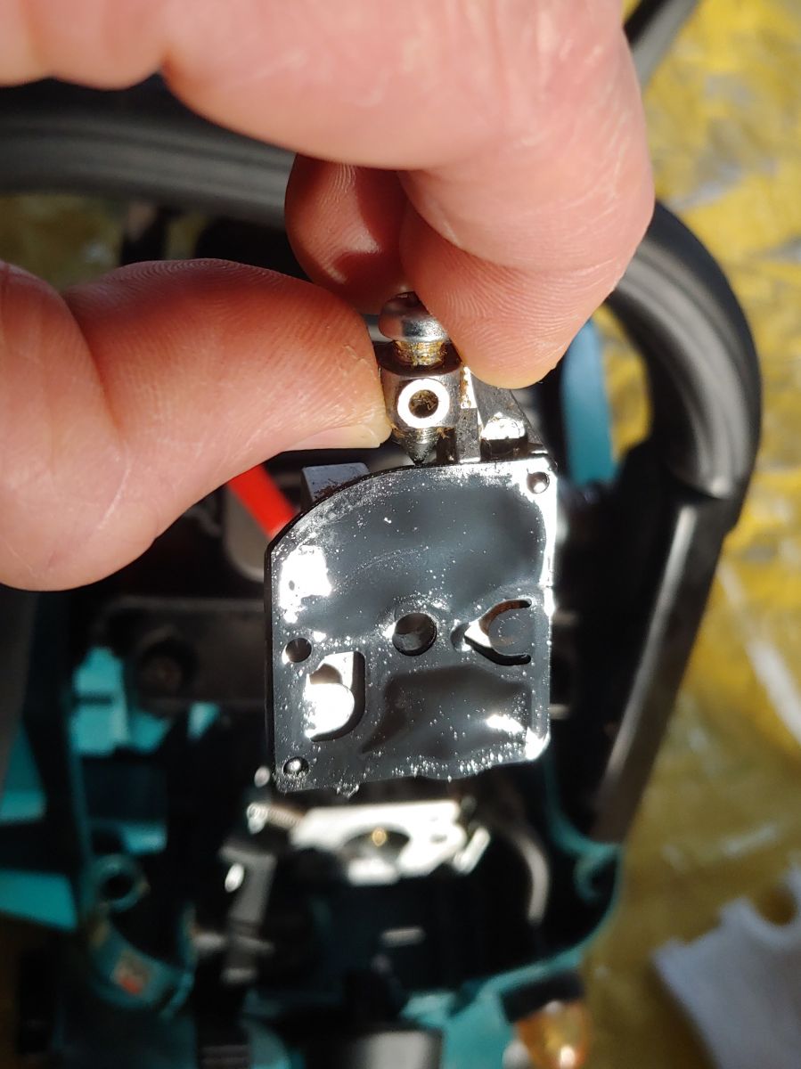 Makita ES3200S - Problem z uruchomieniem piły spalinowej.