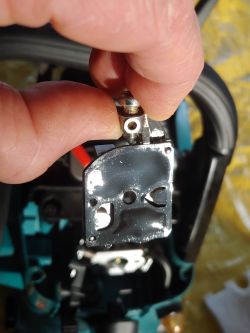 Makita ES3200S - Problem z uruchomieniem piły spalinowej.