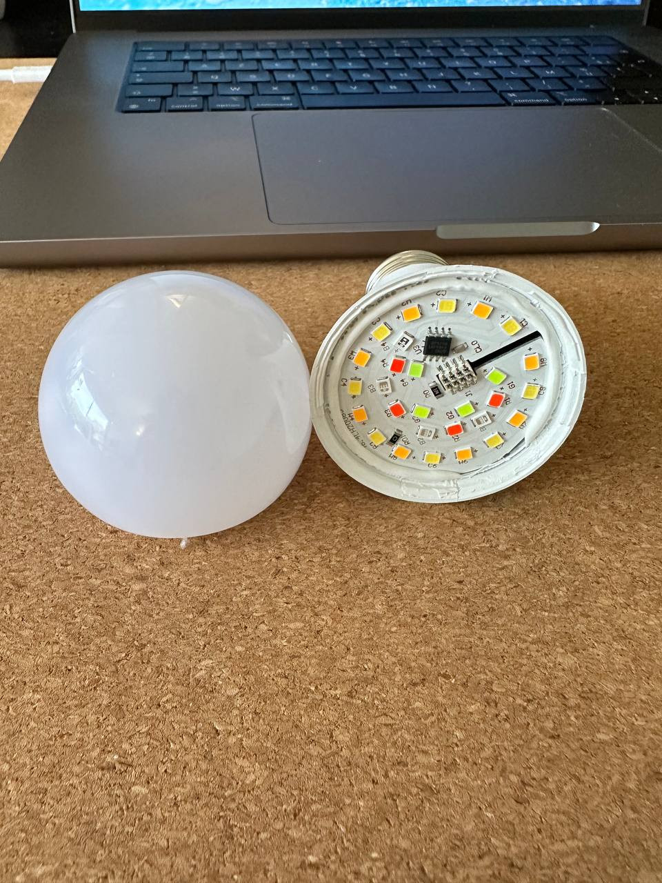 LSC Smart LED E27 806 lumenów (RGBCW) BK7231T z BP5758D