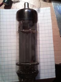 Identyfikacja lampy elektronowej z 9 pinami i dwiema blaszkami na górze