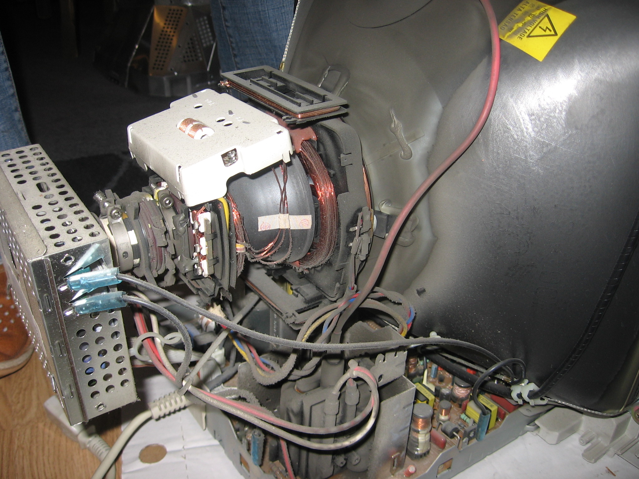 Samtron 75E - pisk wysokiej częstotliwości po dłuższej pracy monitora CRT