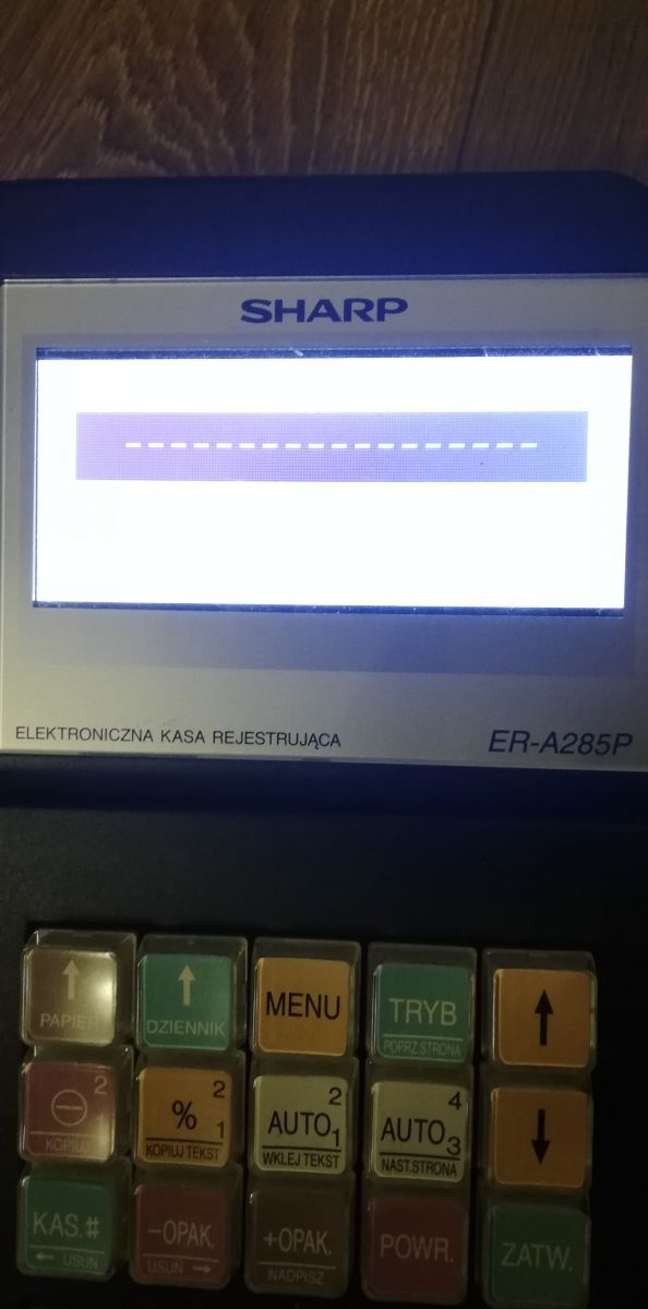 SHARP ER-A285P - Ekran z minusami po naładowaniu akumulatora i uruchomieniu, co robić?