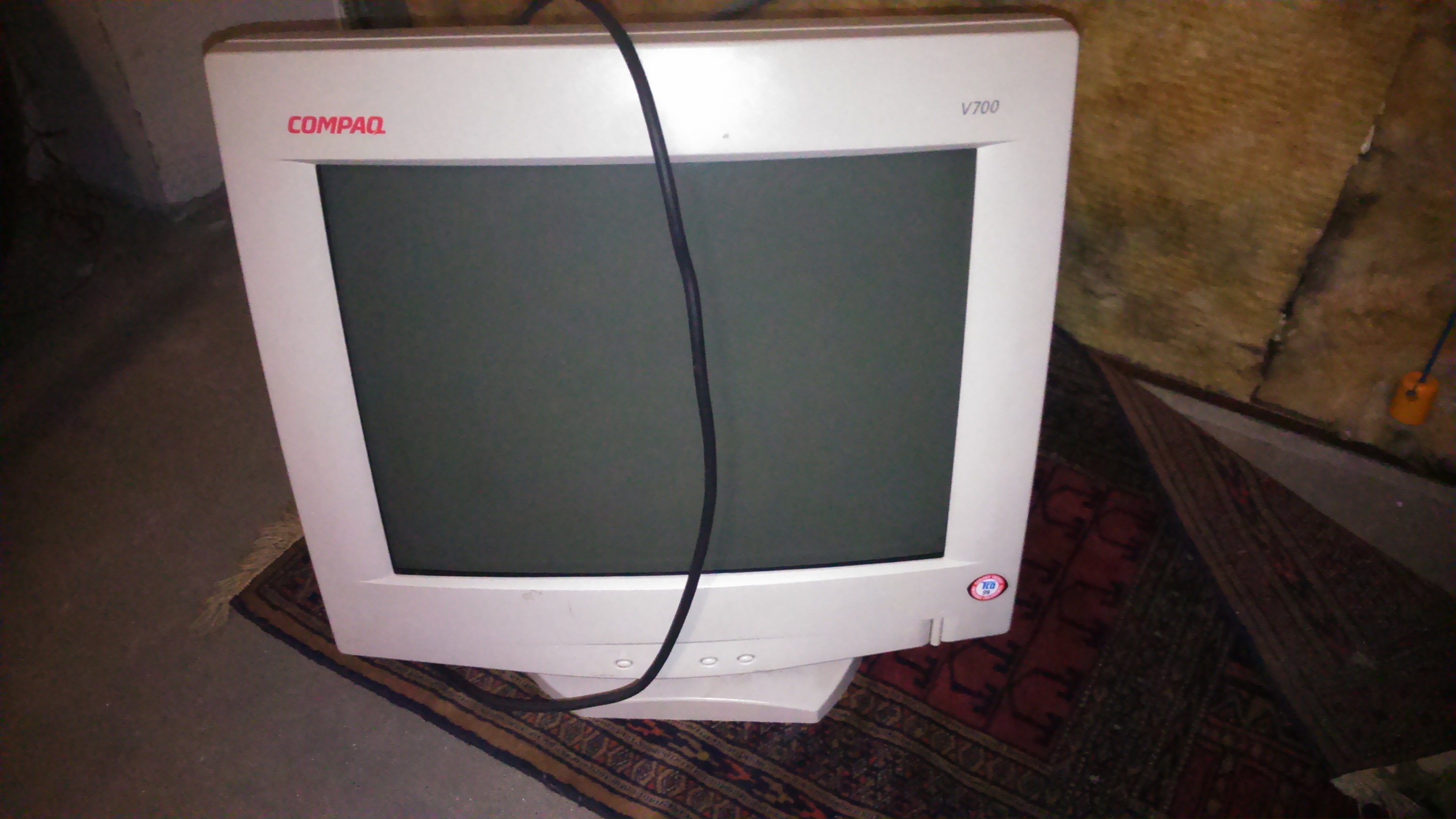 [Oddam] Compaq v700 CRT 17" sprawny, z przewodem
