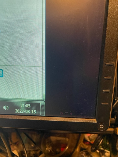 Dell P2214H cienie starego obrazu po prawej stronie