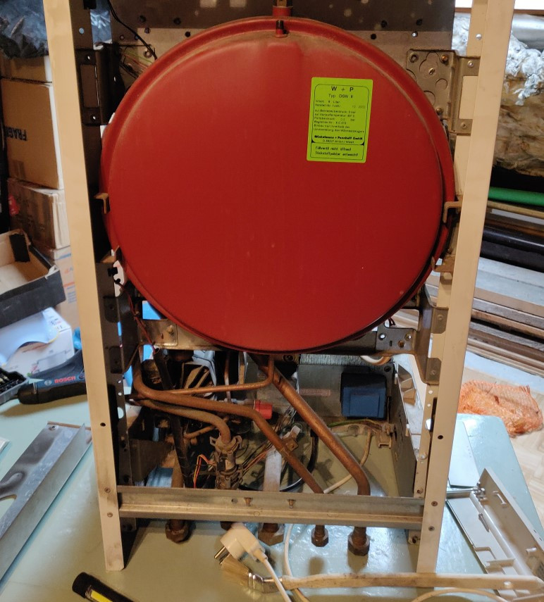 Junkers Eurostar ZWE 24-3 MFK 23 Problem z brudną wodą oraz ciśnieniem.