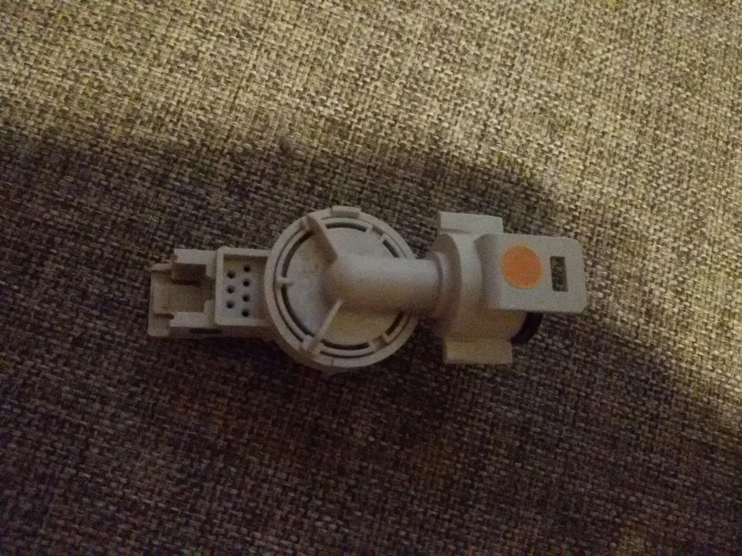 ikea hjalpsam - zmywarka odpompowuje wodę pomimo jej wyłączenia