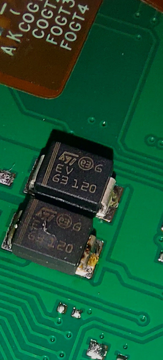 Jak zidentyfikować element SMD EV G3 120 od STMicroelectronics na płytce?