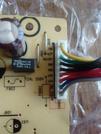 Jak ustalić, czy zasilacz daje prąd? Monitor BenQ G950A nie włącza się.