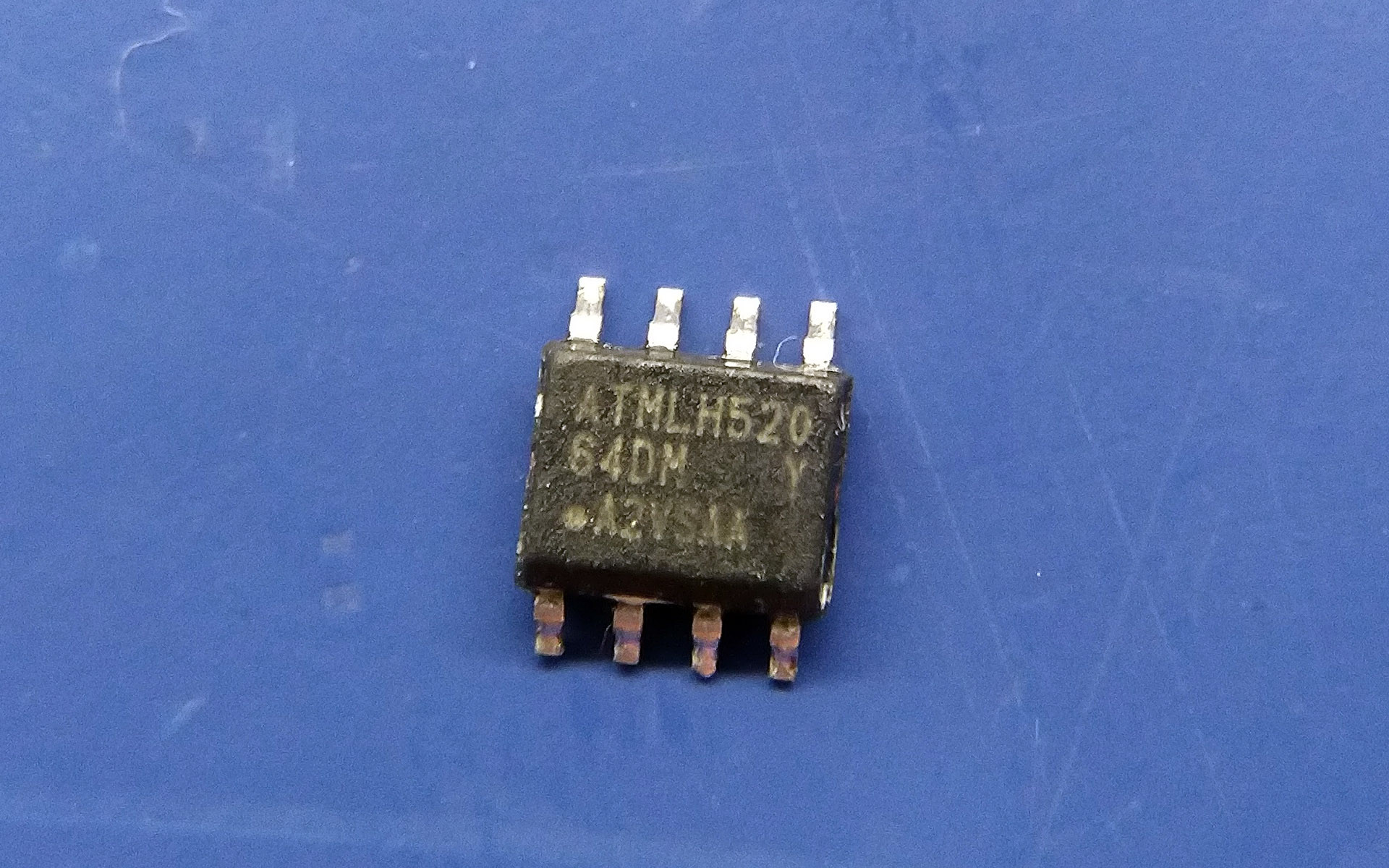 ATMLH520 64DM - Czy to pamięć AT24C64? Jak rozpoznać typ pamięci ATMLH?